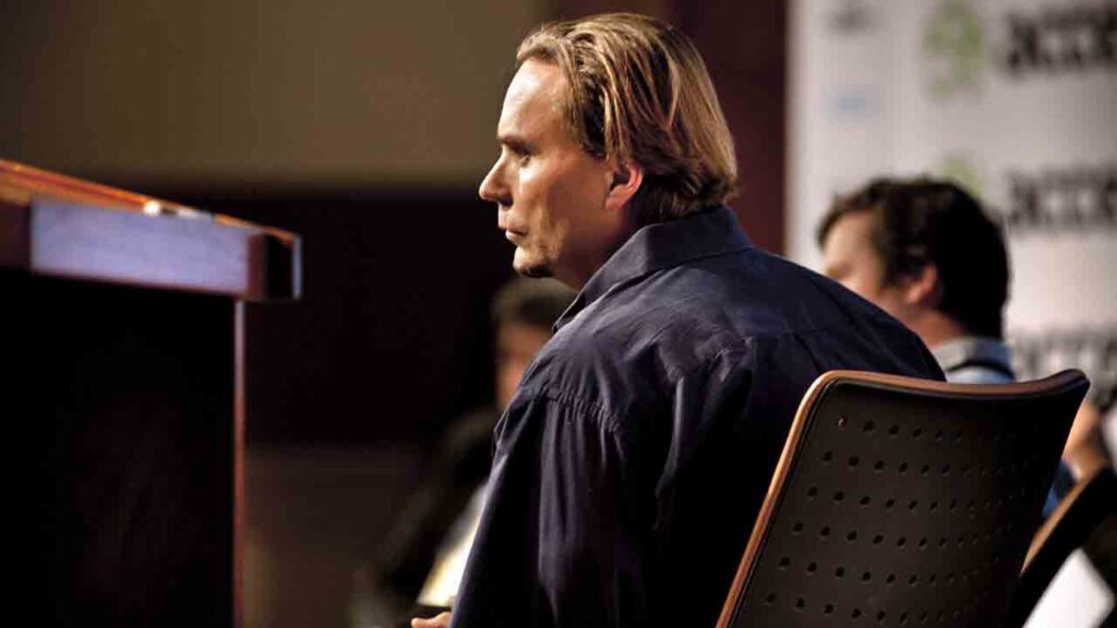 Nuevos cargos por fraude electrónico contra el ex director de seguridad ...