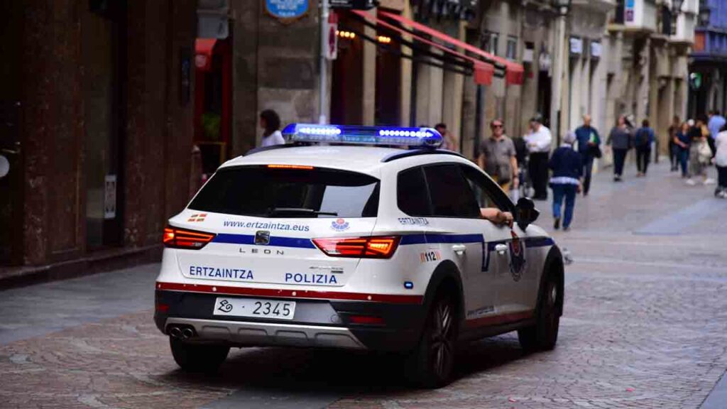 Condenado a multa un ertzaina por abusar de una víctima de violencia ...